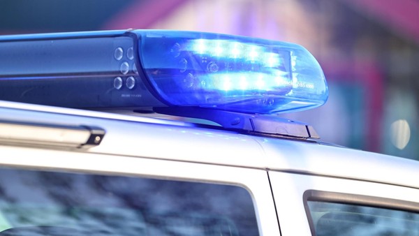 Zerschlagene Scheiben: Baustellenfahrzeug im Kreis Sömmerda beschädigt