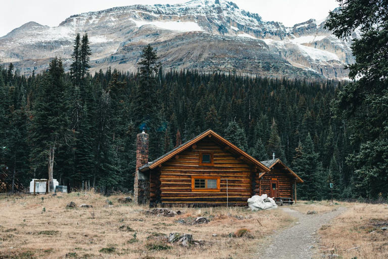 Owning a cottage vs. investing the money: The comparison Canadian ...