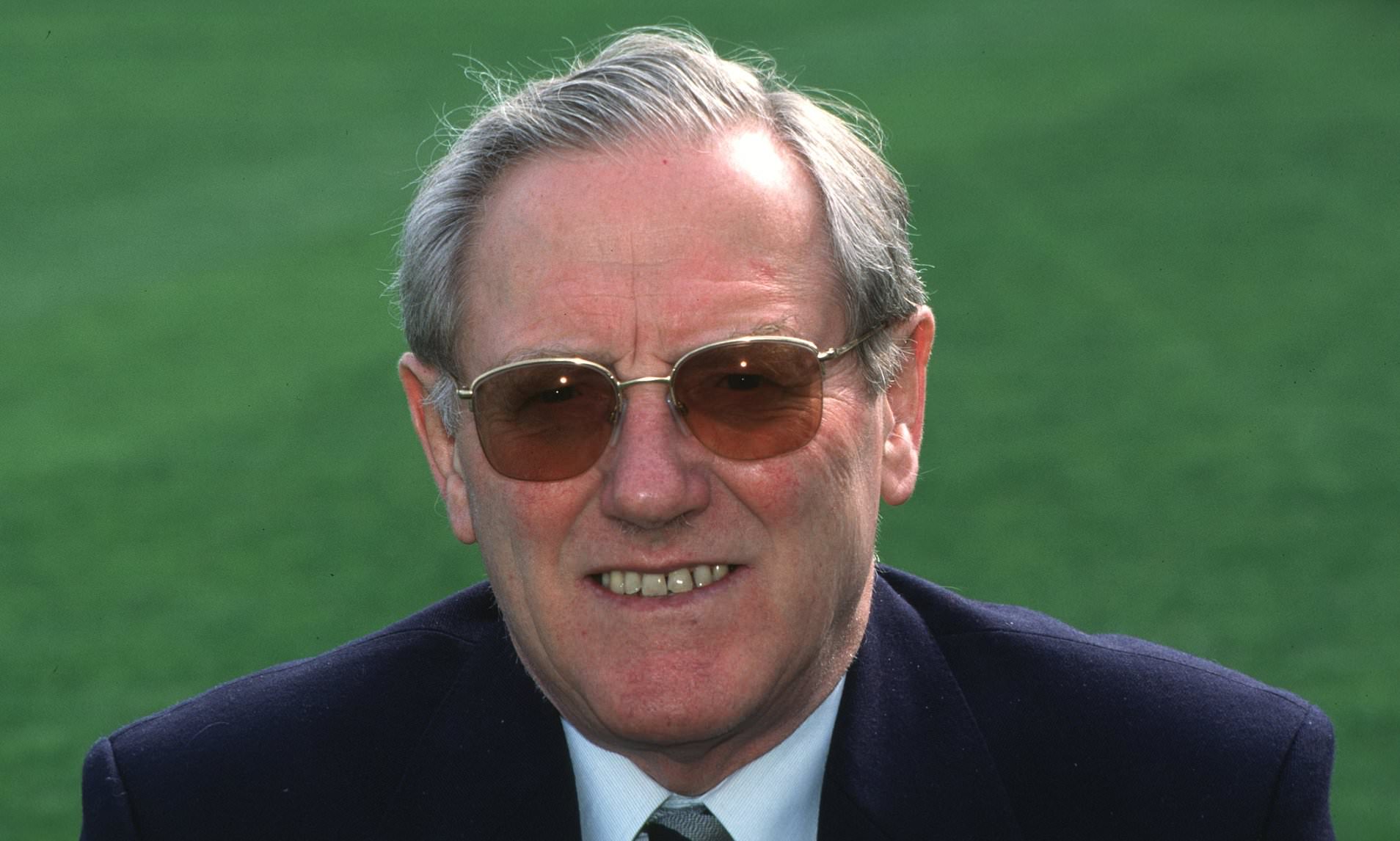 England's second-oldest Test cricketer and former captain dies aged 92 ...