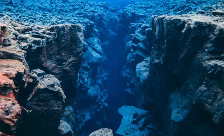 Scientists just discovered hidden brakes beneath the Pacific that stop ...