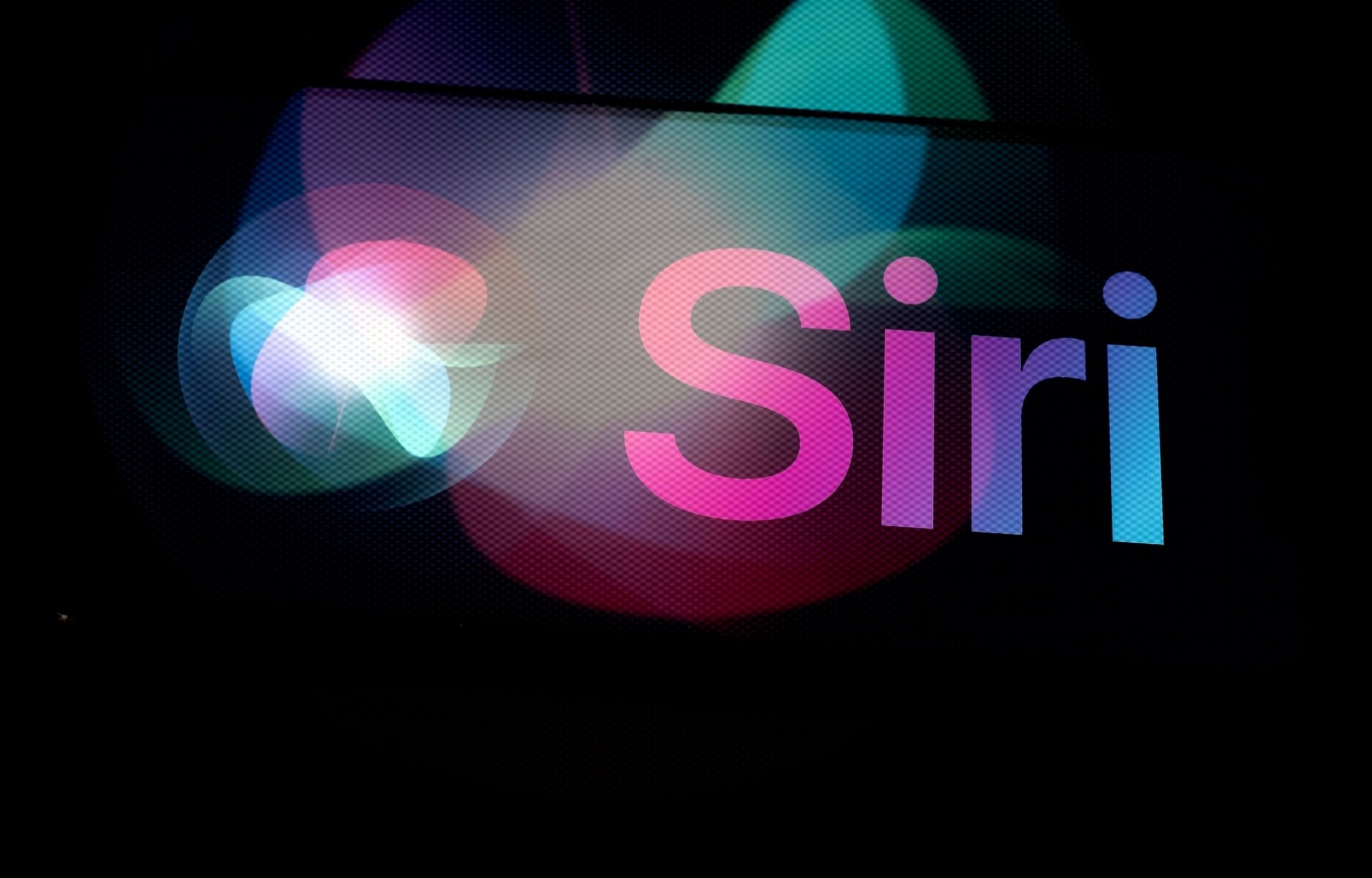 Apple’s new Siri revamp will auto-delete your chats. It’s a direct shot ...