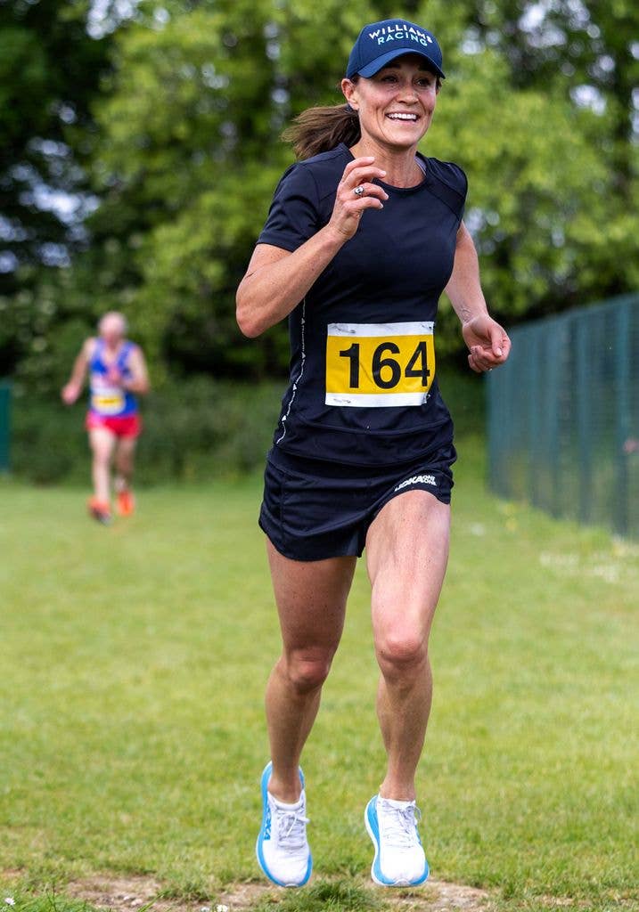 Sporty Pippa Middleton shows off her toned physique as she takes part ...