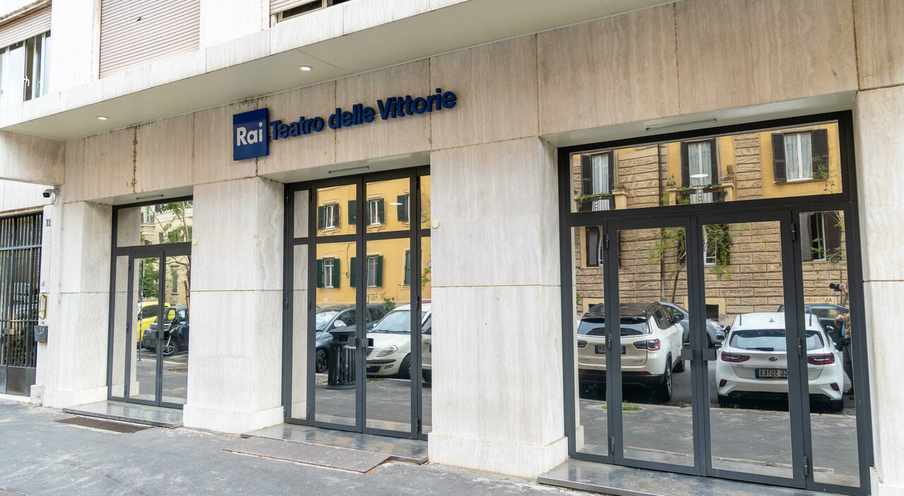 Giuli: «Il ministero della Cultura è interessato al Teatro delle ...