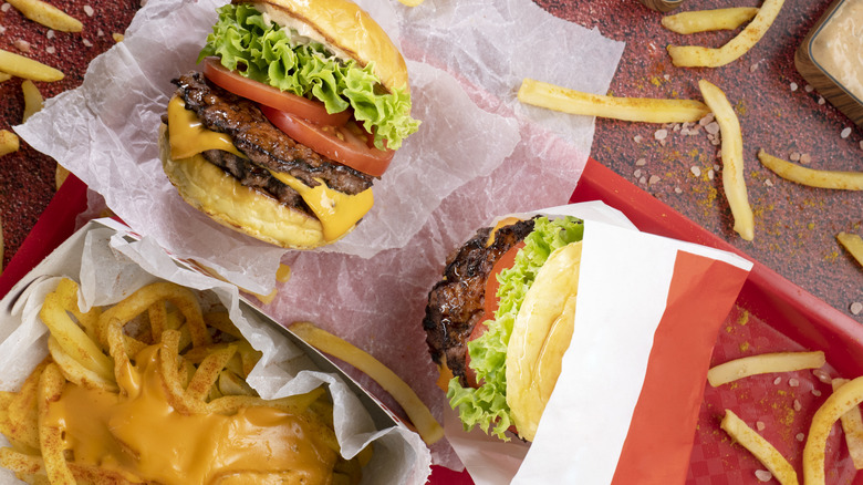 Forget fast food: This sit-down chain has better deals on burgers