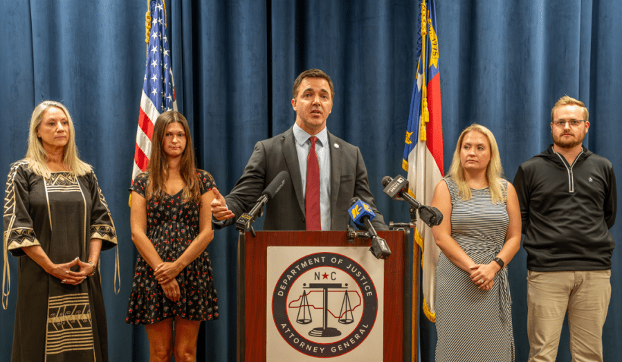 North Carolina wedding photographers accused of scamming couples