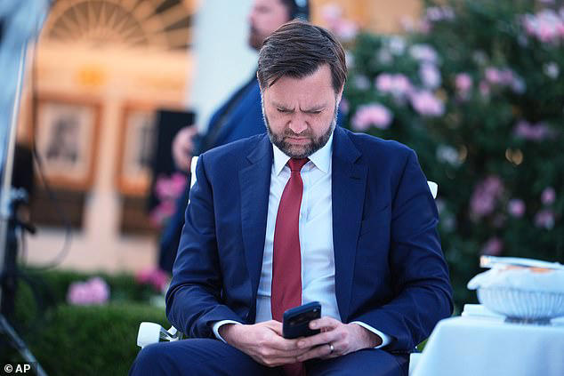 Trump warns JD Vance of 'disaster' in 2028