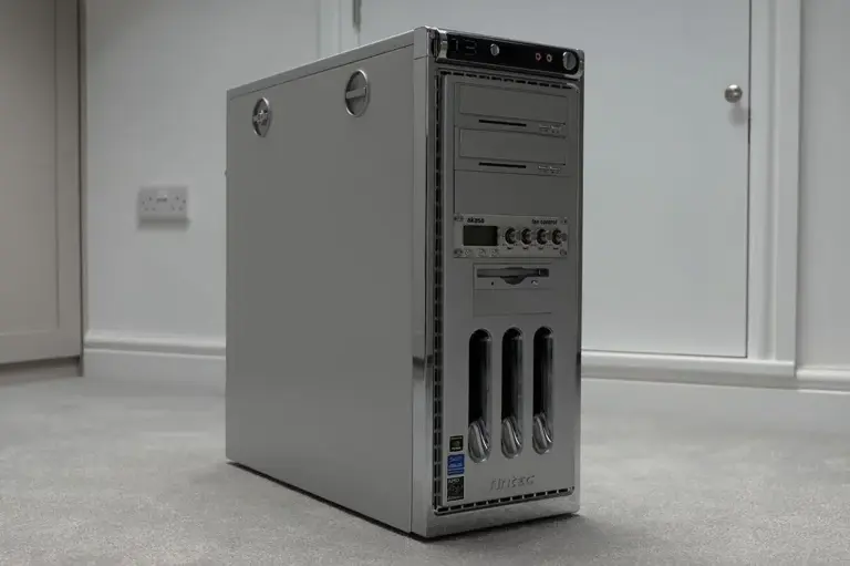 Entusiasta monta PC retrô poderoso com SLI de GeForce 7900 GTO e diz ...