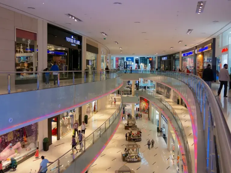 Bengaluru retail leasing surges 52% in Q4 as rents rise, mall supply stalls