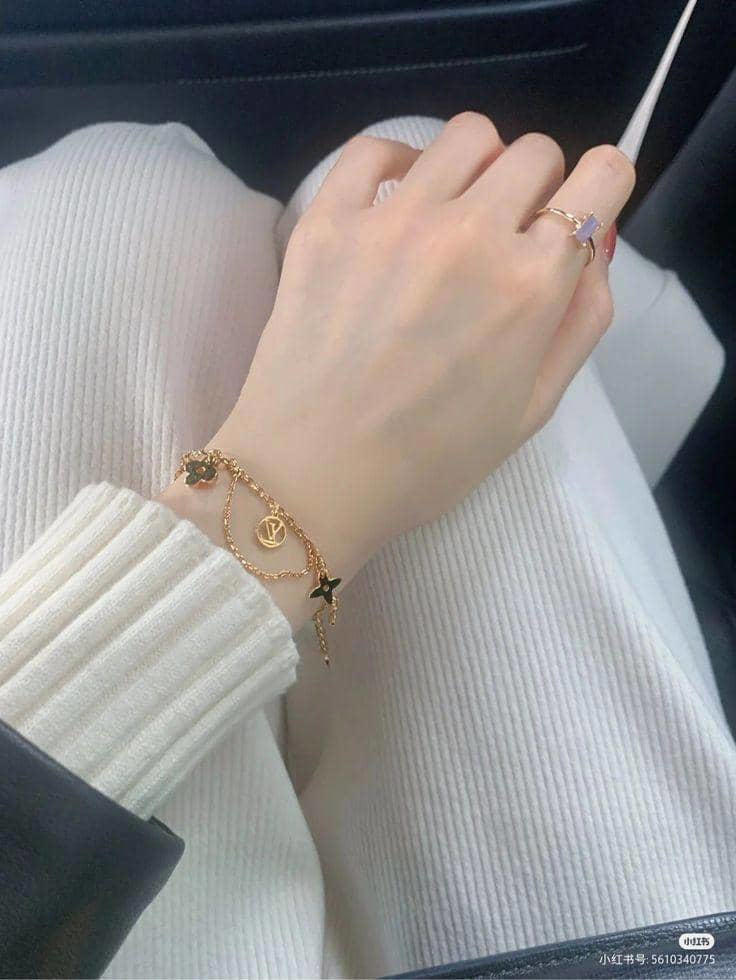8 arti cincin di jari telunjuk kiri perempuan dan jari telunjuk kanan