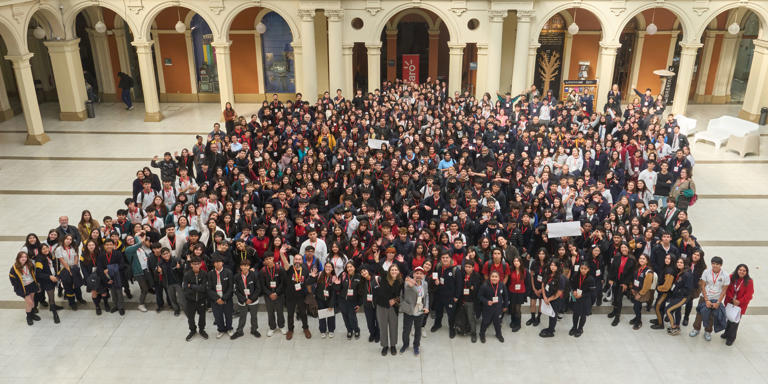 Claro impulsa el liderazgo digital en jóvenes