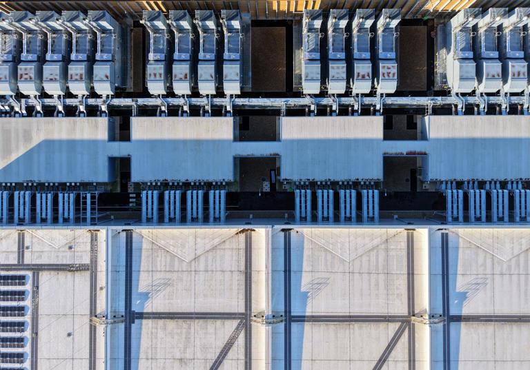 Data centers continue to drain water in drought-stricken US communities ...