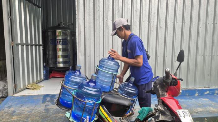 Pandemi Covid-19 bukan kendala, Depot Air Minum Embun Fresh Water ...