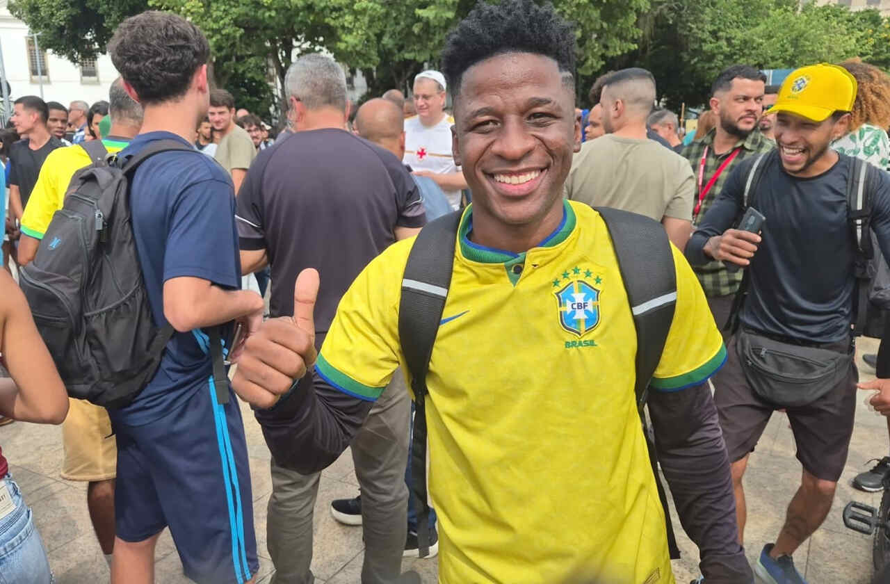 Com sósias e clamor por Neymar, Museu do Amanhã vive expectativa por ...