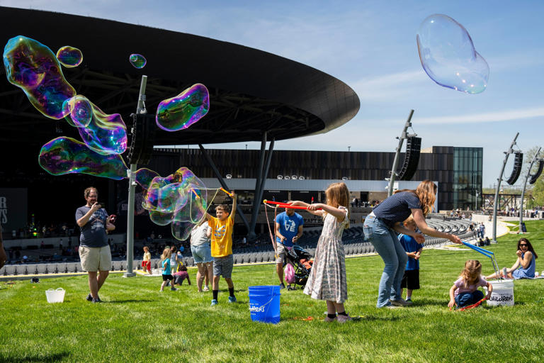 A stunning new $184M Michigan amphitheater: These opening weekend ...