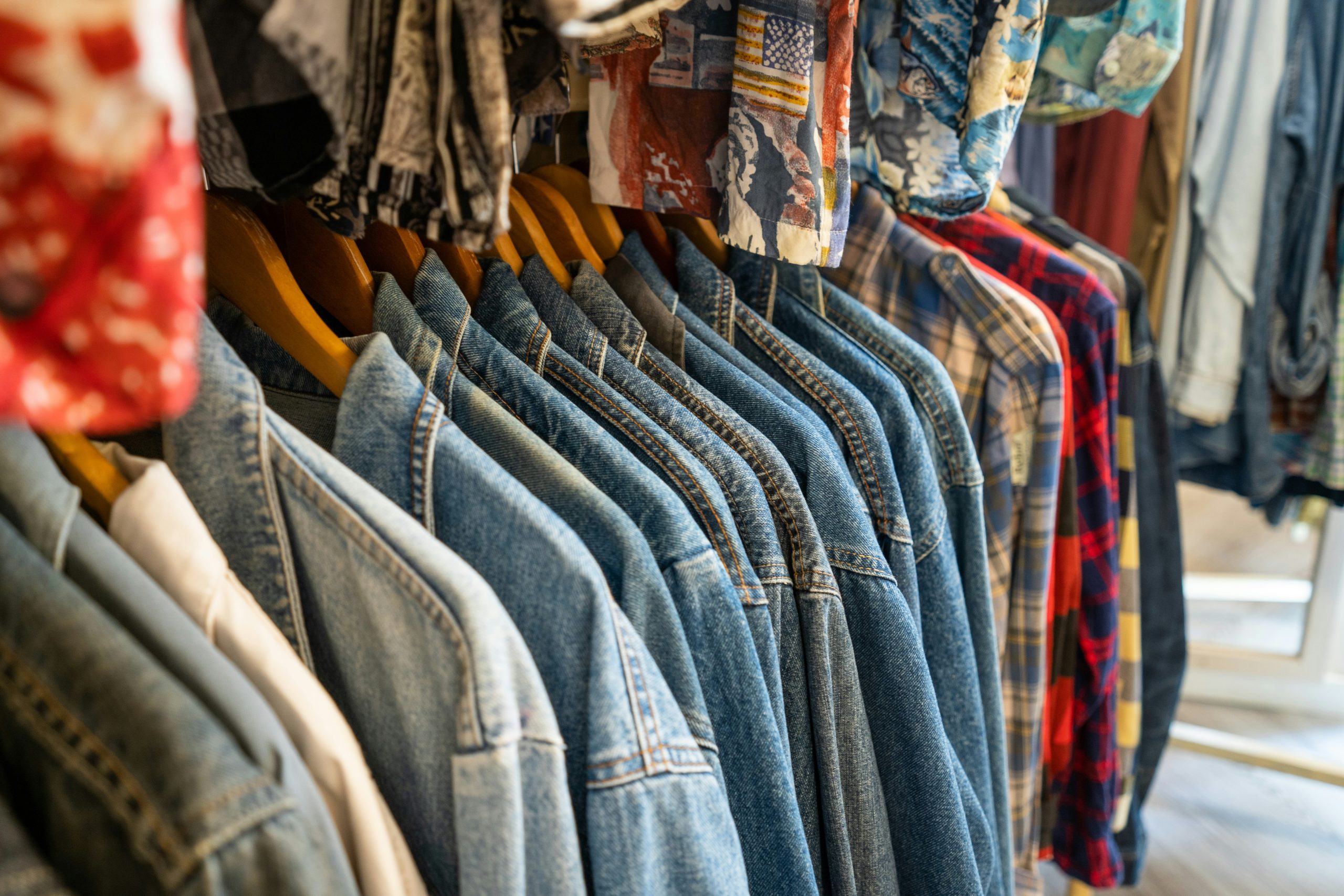 Thrift vs retail: Which saves families more?