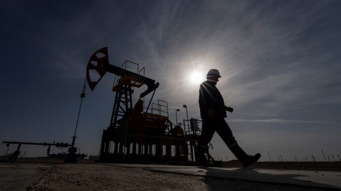 US extends sanctions waiver on Russian seaborne oil by 30 days amid ...