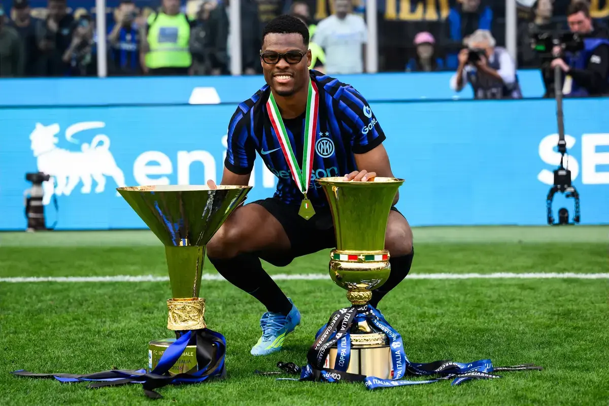 Denzel Dumfries to Liverpool gathers pace after fresh double update