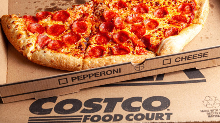 The busiest days to get pizza at the Costco food court, according to ...