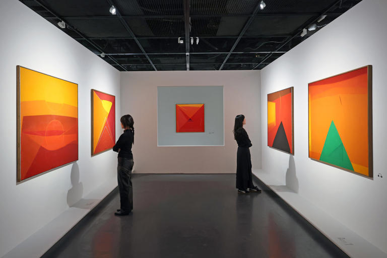 Yu Young-kuk exhibition celebrates abstract art's silent philosophy