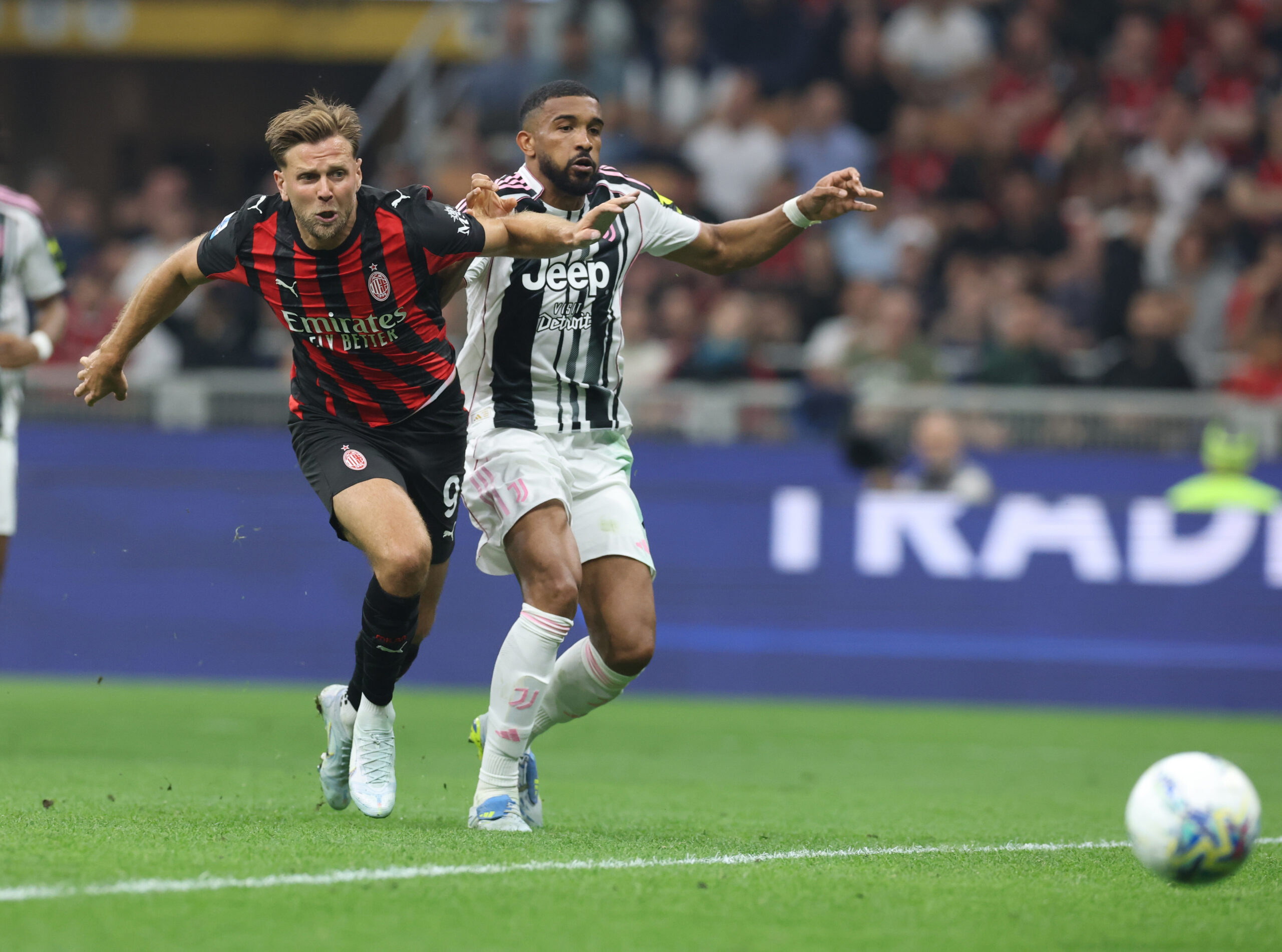 Milan e Juventus: chi va in Champions in caso arrivino a pari punti ...