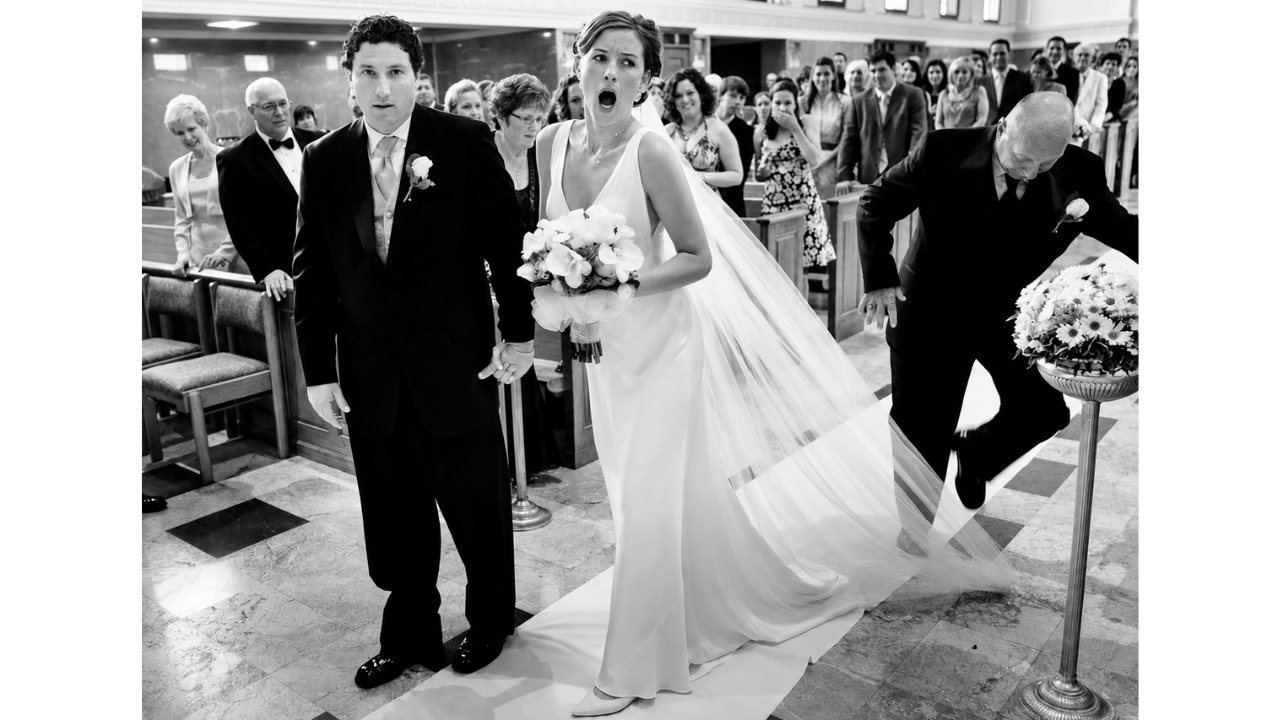 11 unexpected wedding photos that caught couples off guard