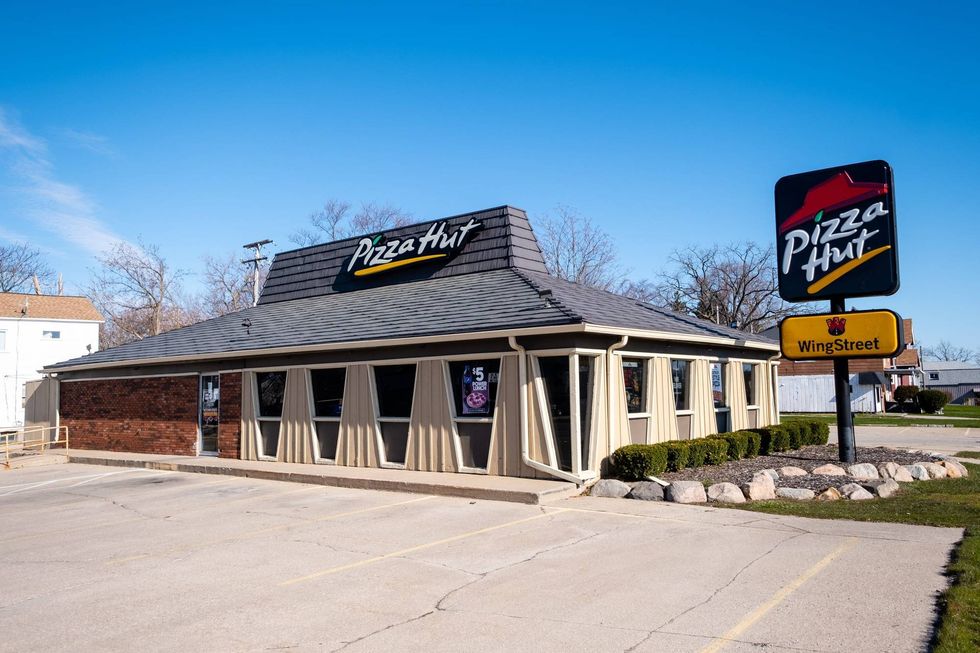 Franchisee restores classic 1980s Pizza Hut look at dozens of locations