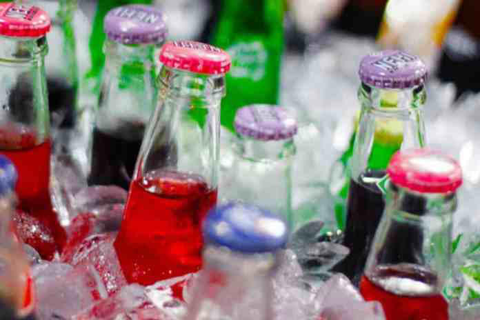 Beber refrescos en el embarazo podrían afectar al bebé según UNAM