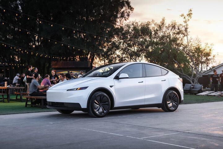 Tesla CEO Musk expects expansion of self-driving cars without monitors ...