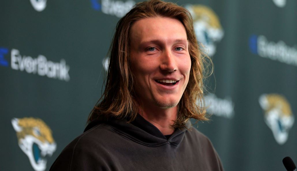 Trevor Lawrence unrecognizable with drastic new haircut in Jaguars post