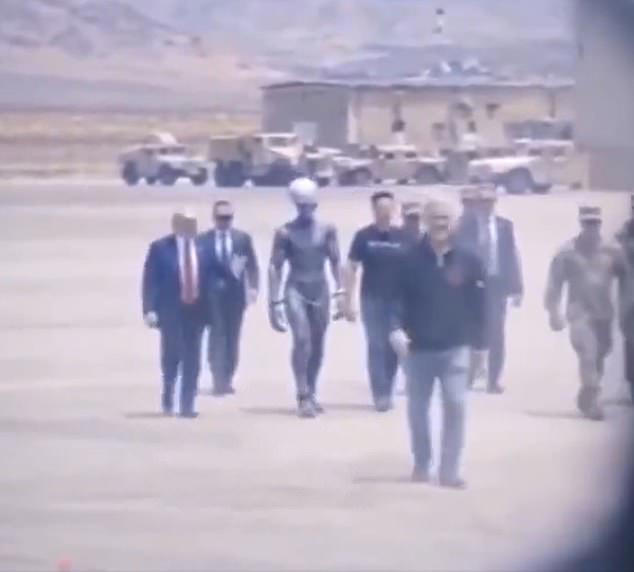 Trump sparks concern as he posts wild image of alien in chains at US ...