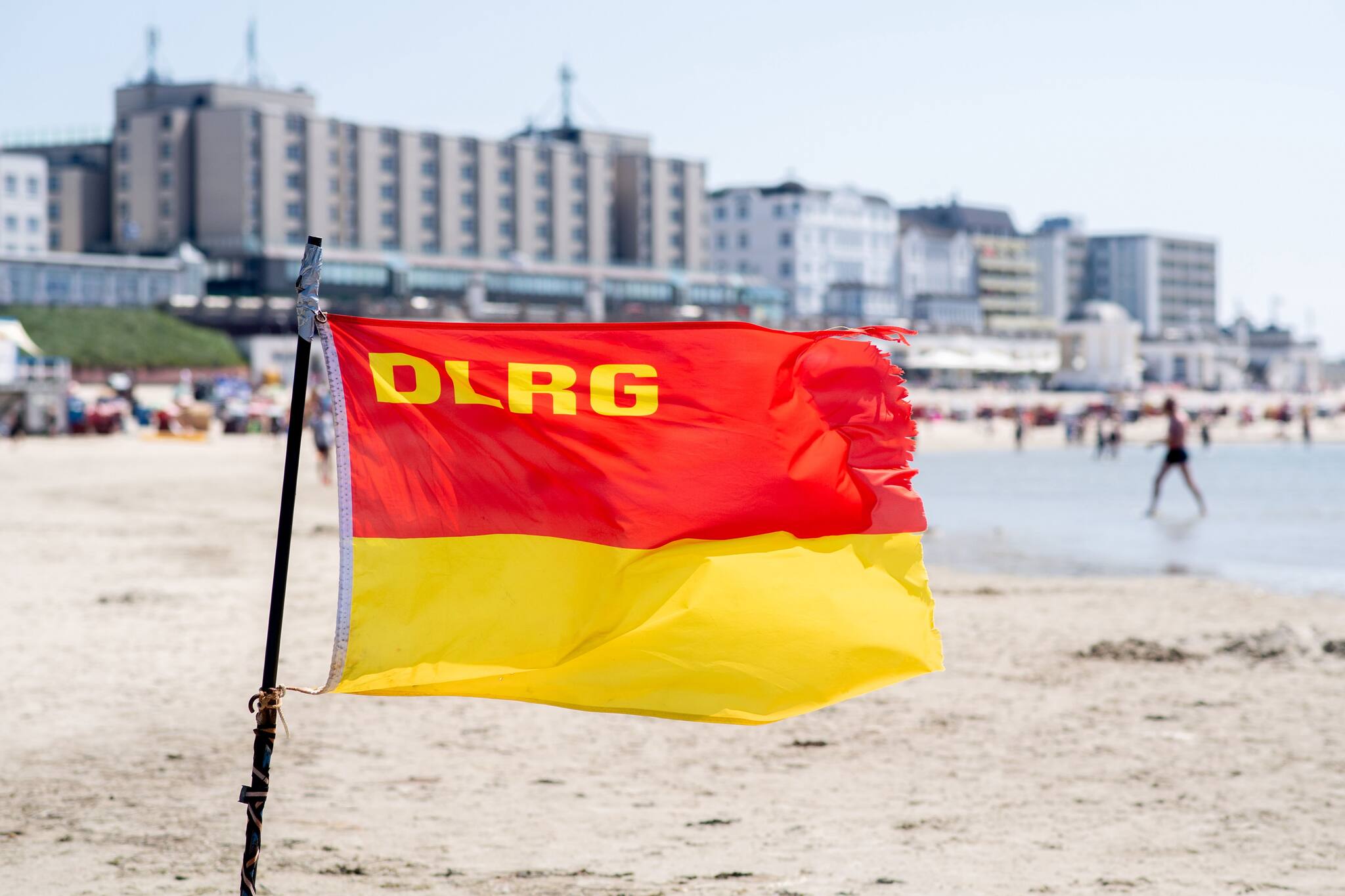 DLRG-Rettungsschwimmer: Start der Wachsaison von Borkum bis Usedom