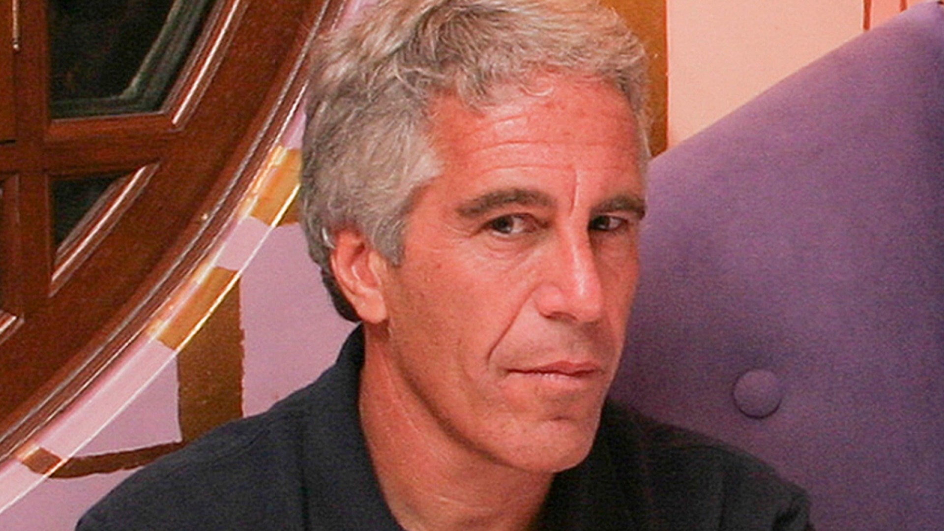Corrections officer assigned to monitor Jeffrey Epstein speaks with ...