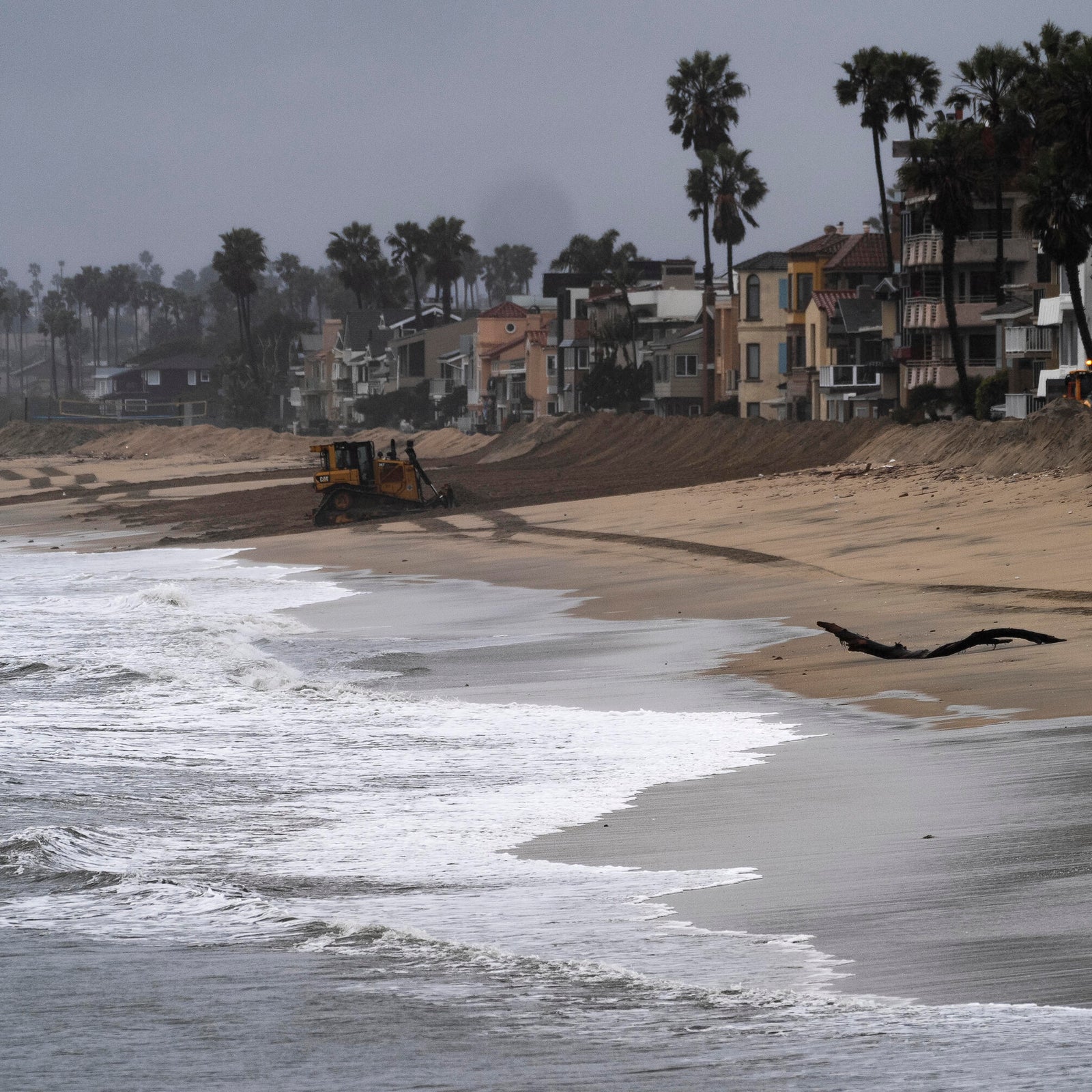 El Niño could bring double whammy of high tide flooding, NOAA warns