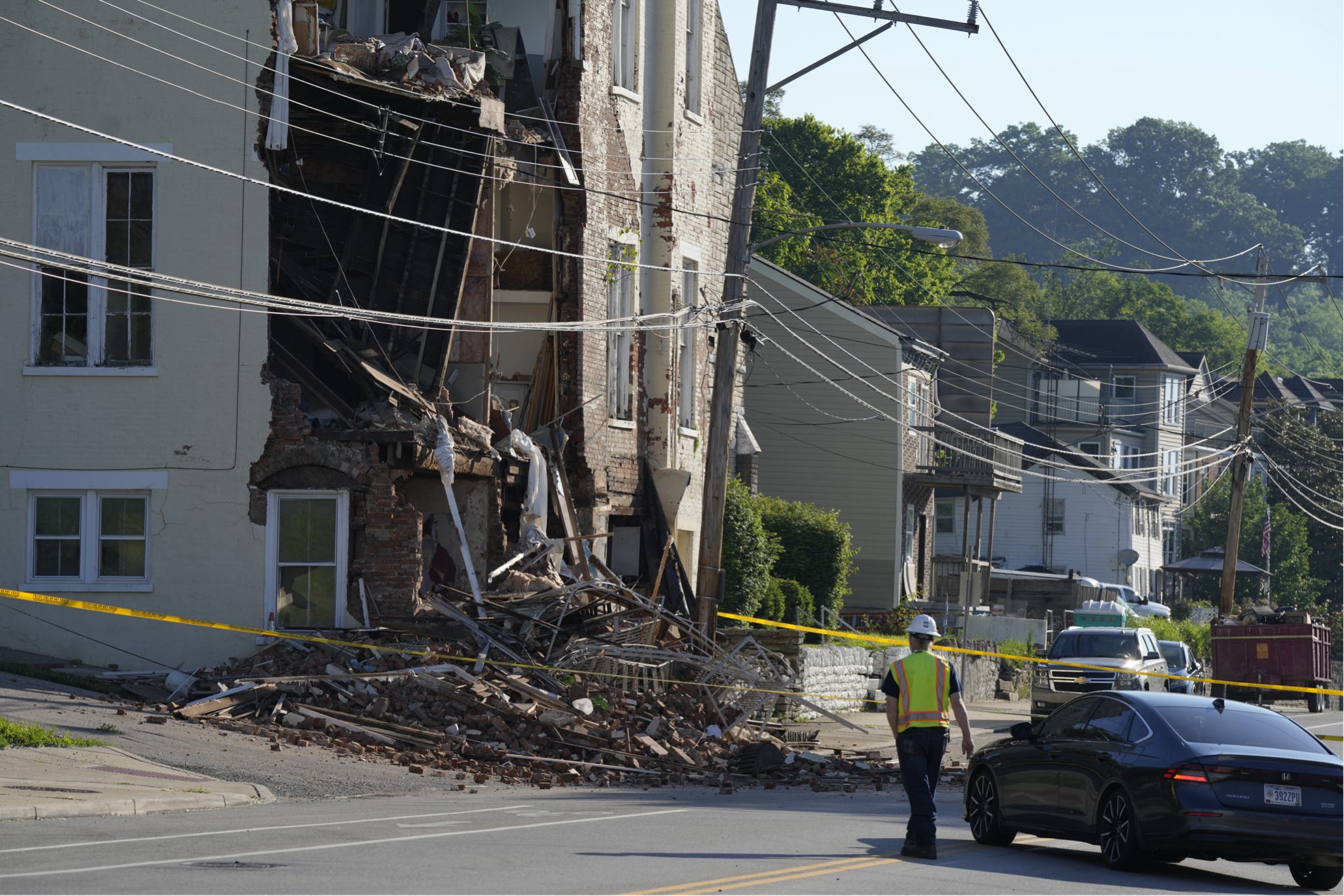 Building collapses on Riverside Drive in East End