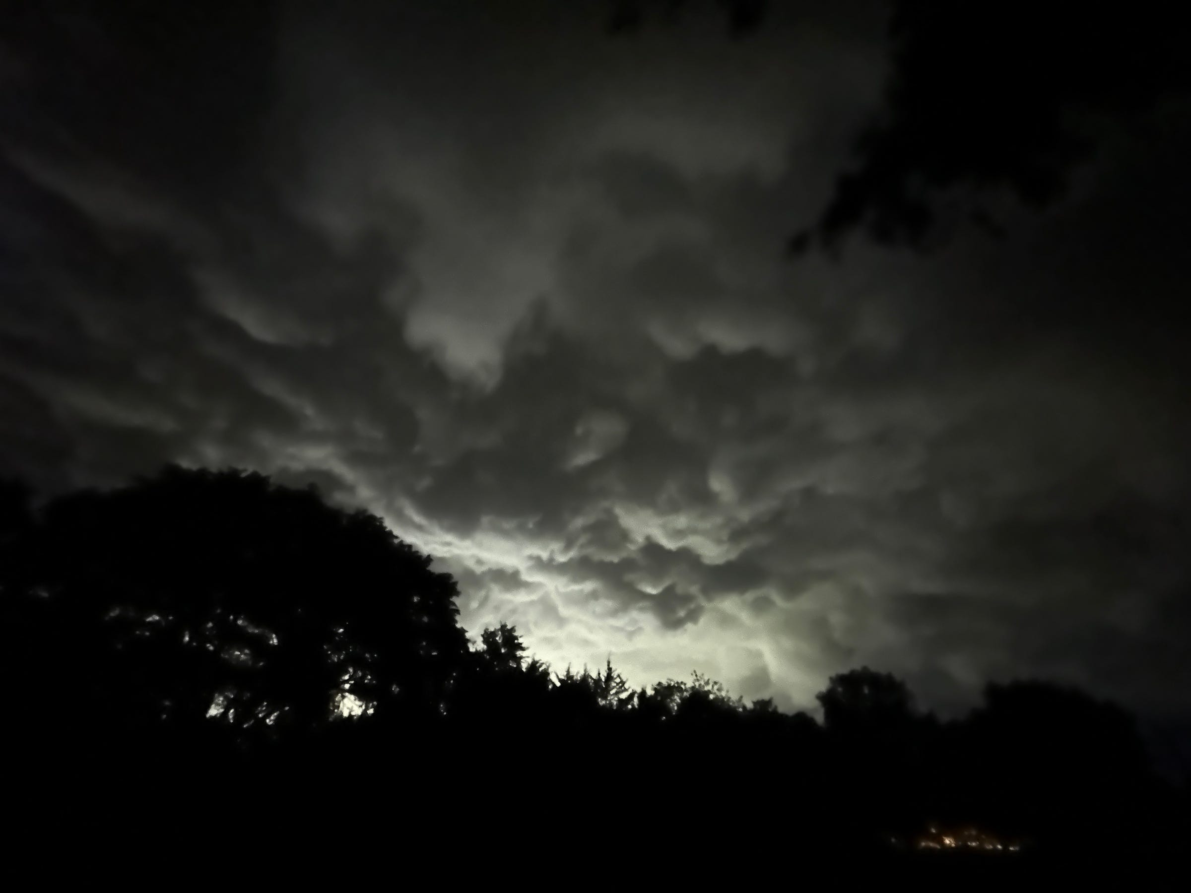 NE Kansas preps for severe storms; area under flood watch