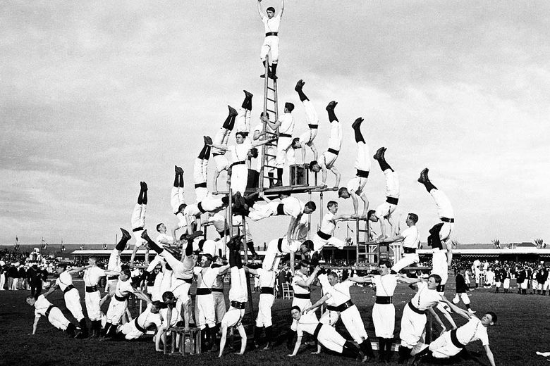 Think your grandpa was serious? 20 photos of Victorians losing their cool
