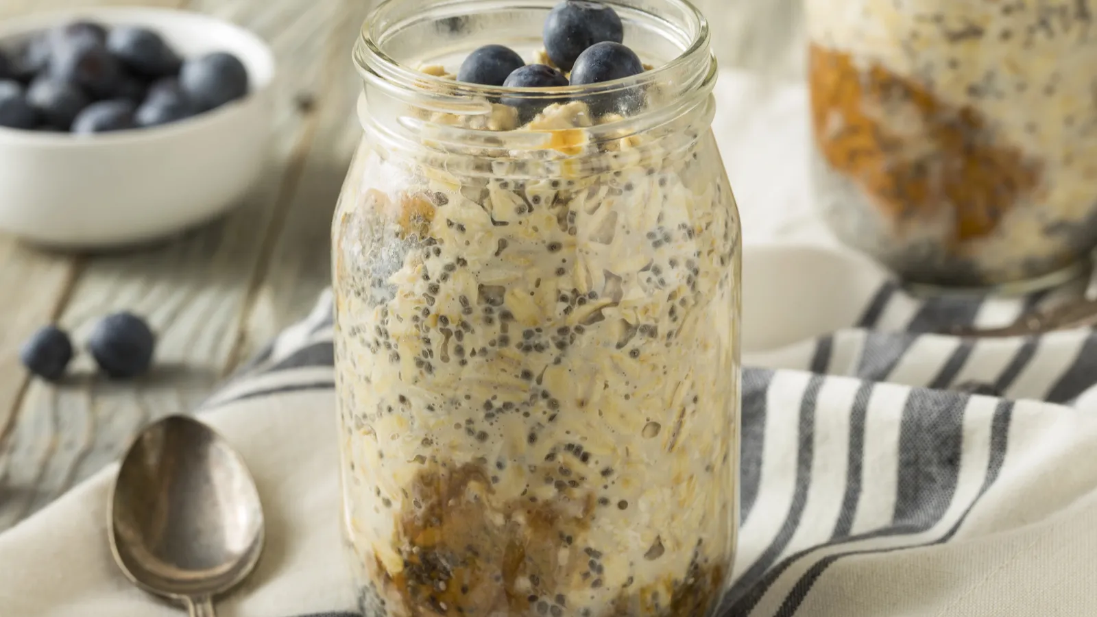 These overnight peanut butter oats might be the easiest breakfast prep ...