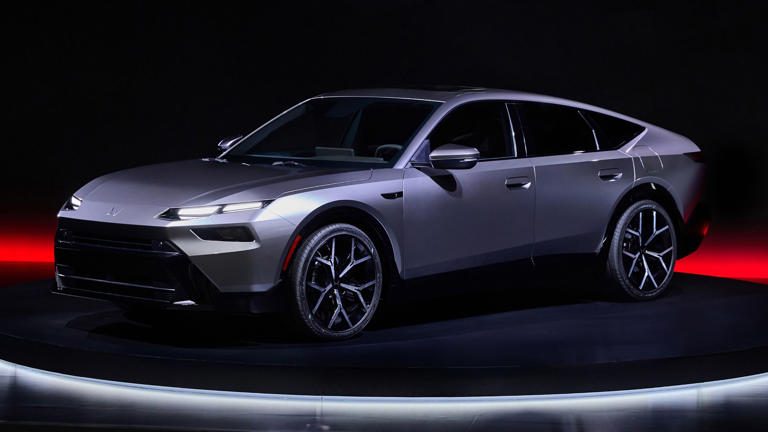 Acura is going all-in on hybrids, Honda is keeping gas cars affordable