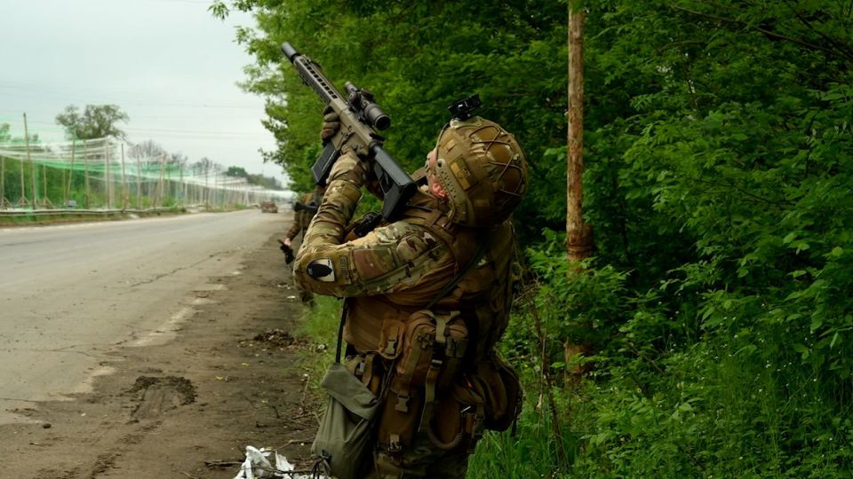 On eastern Ukraine’s 'road of life,' death-delivering drones hunt for ...