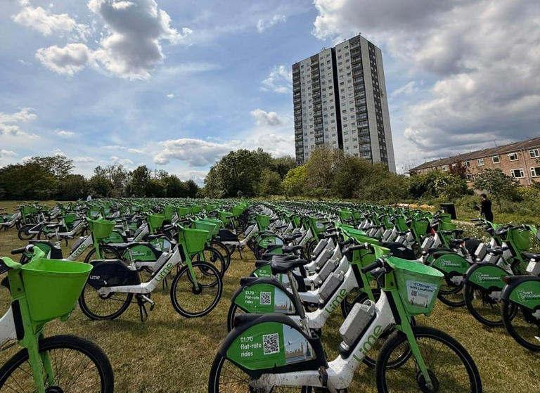 Park flooded with sea of Lime bikes after Hackney half-marathon