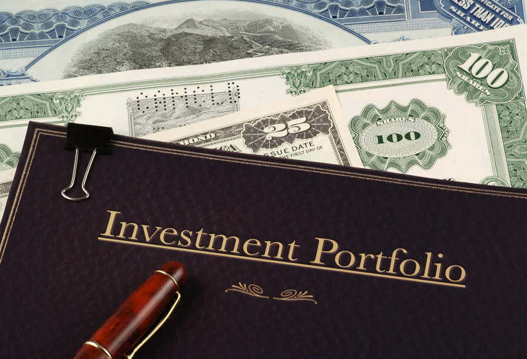 Kids and money: Financial gifts for the new grad