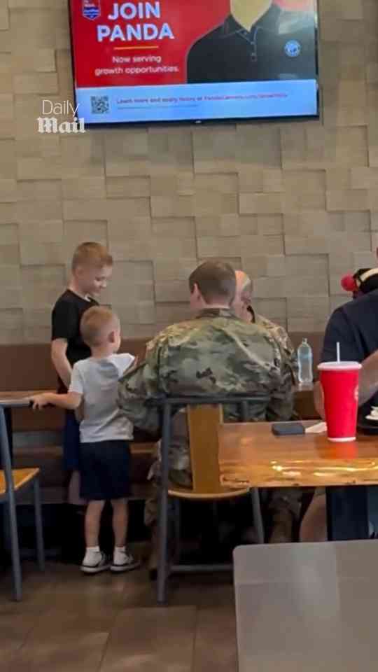 Kids salute soldiers during heartwarming restaurant encounter