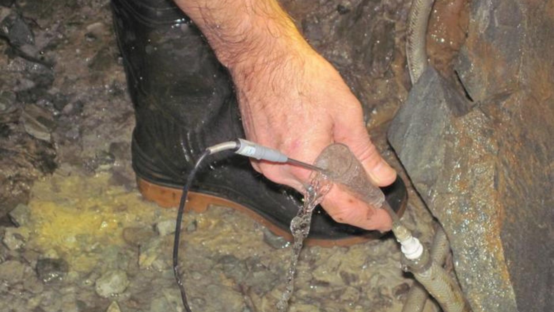 Geochemists find natural white hydrogen source in billion-year-old ...