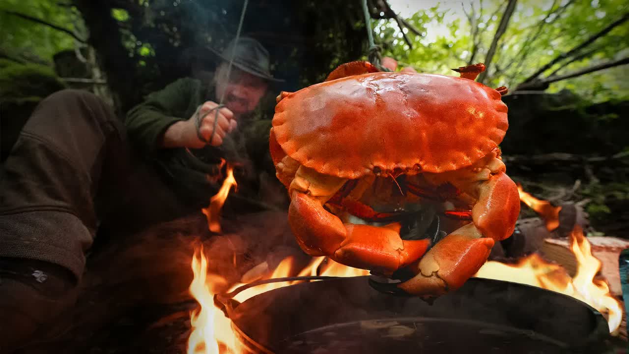 Strange outdoor cuisine: Why this crab flies?