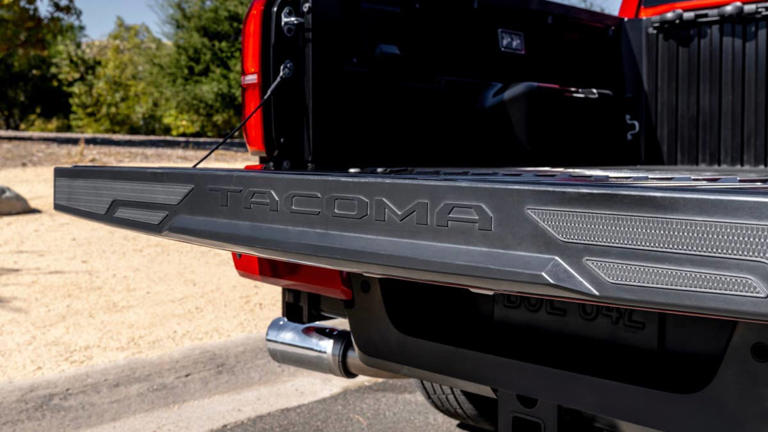 Ford Ranger vs Toyota Tacoma vs Chevy Colorado: Who wins the towing and ...