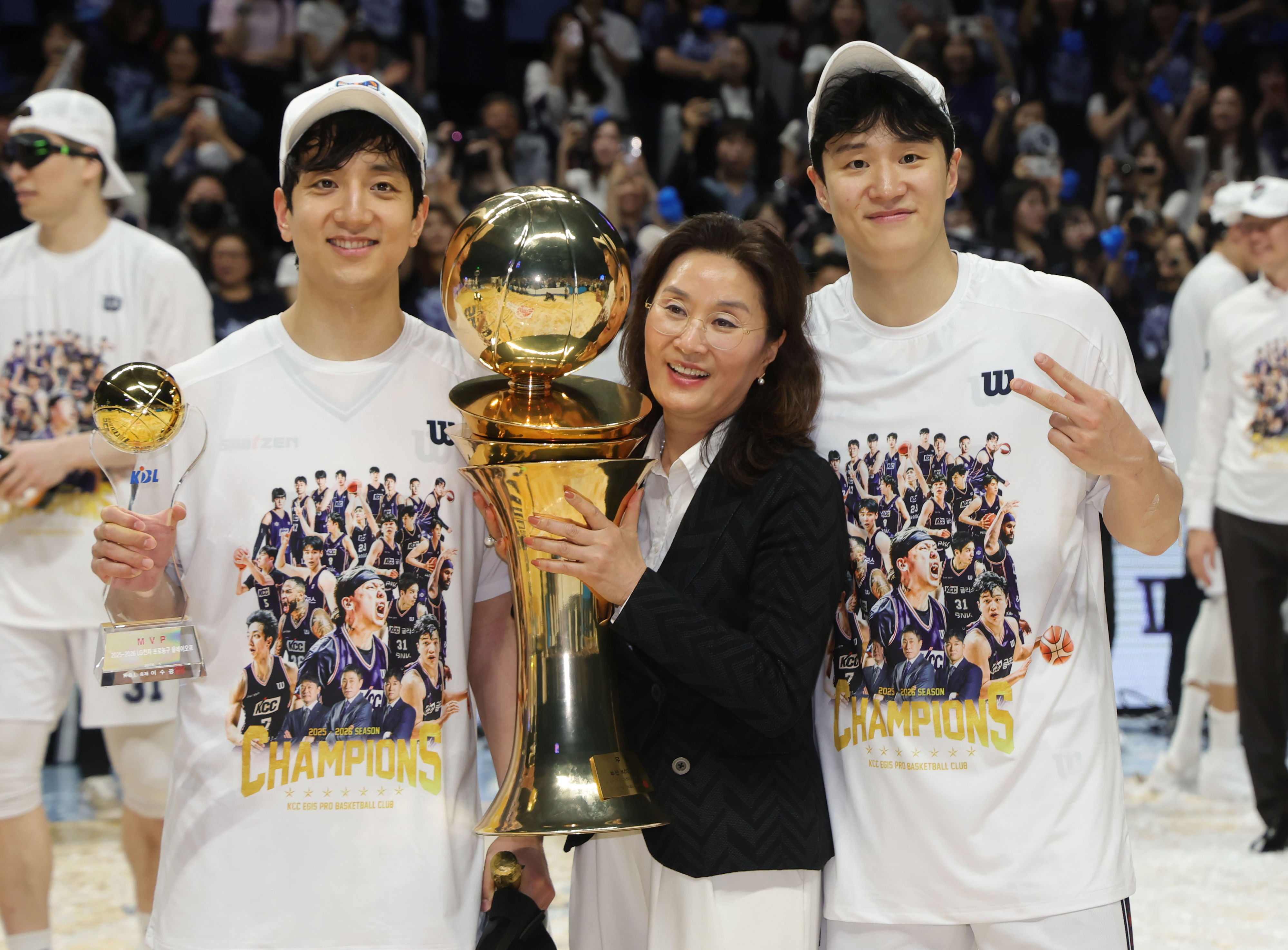 Heo brothers' mother: Real MVP behind championship