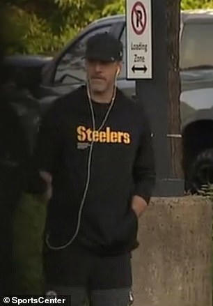 Aaron Rodgers officially signs mega-money deal with the Steelers to ...