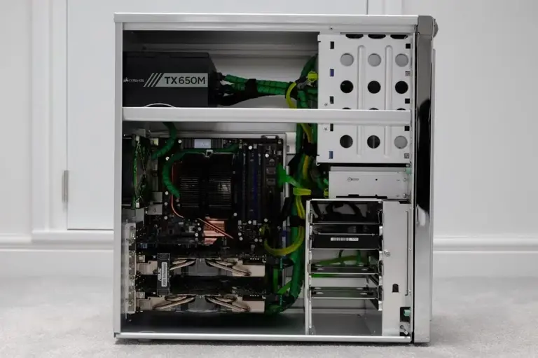 Entusiasta monta PC retrô poderoso com SLI de GeForce 7900 GTO e diz ...