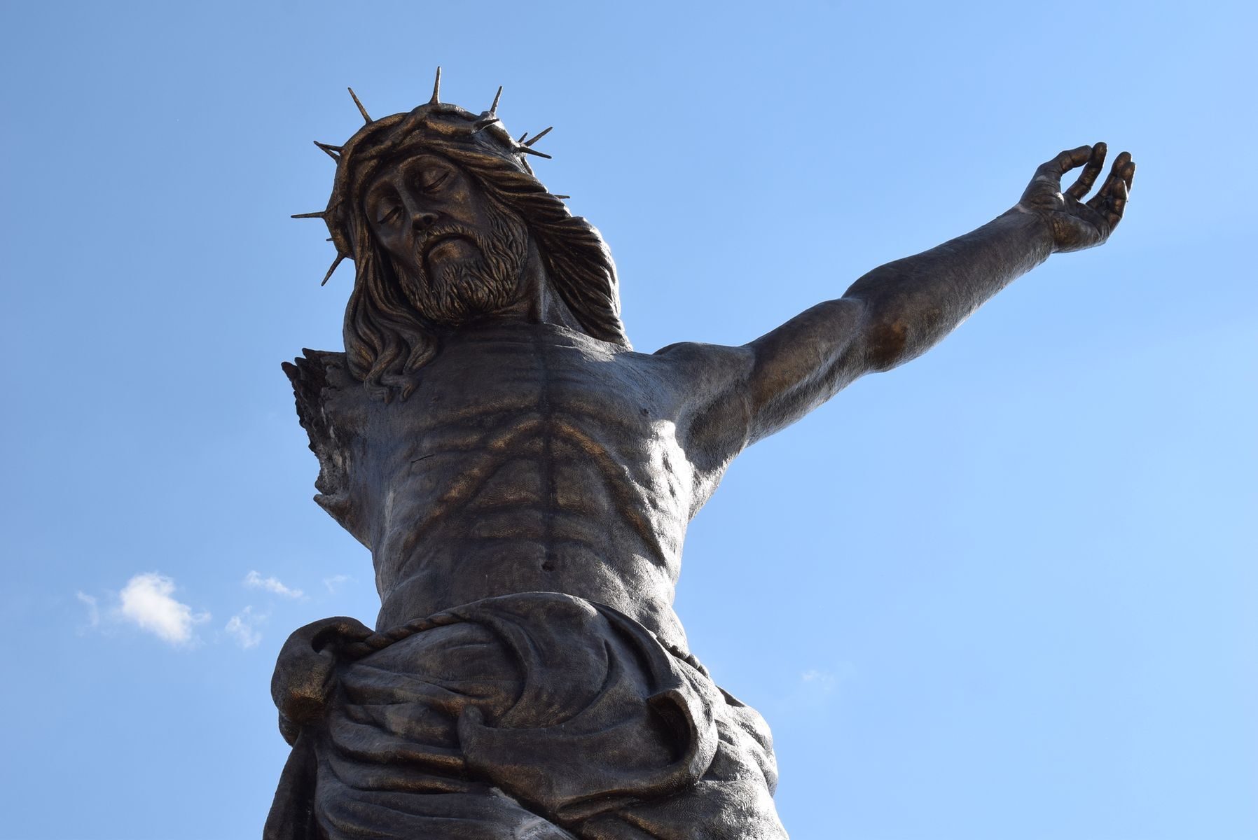 20 gigantic statues that overlook the world
