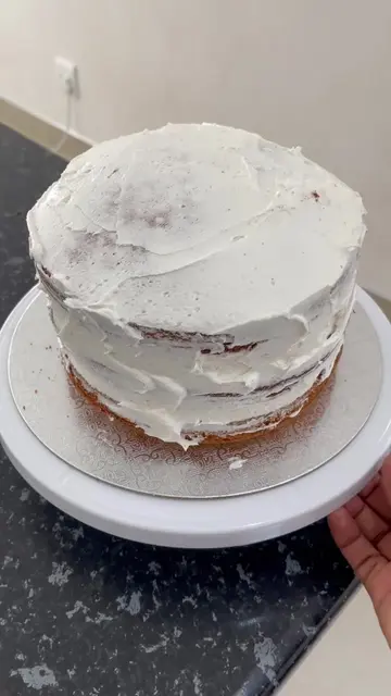 Watch me decorate my first layered cake from start to slice